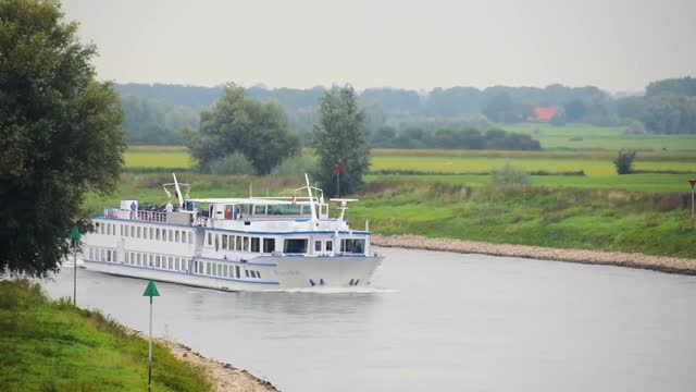 Video über Die MS Poseidon von Boat Bike Tours (83689) - sonnenklar.TV ...