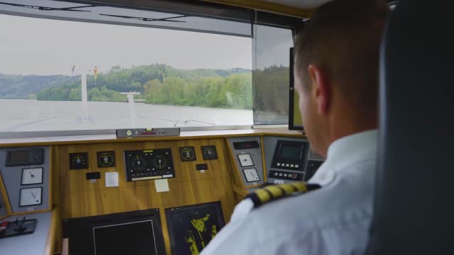 Video über Die MS Maxima von nicko cruises (89443) - sonnenklar.TV ...